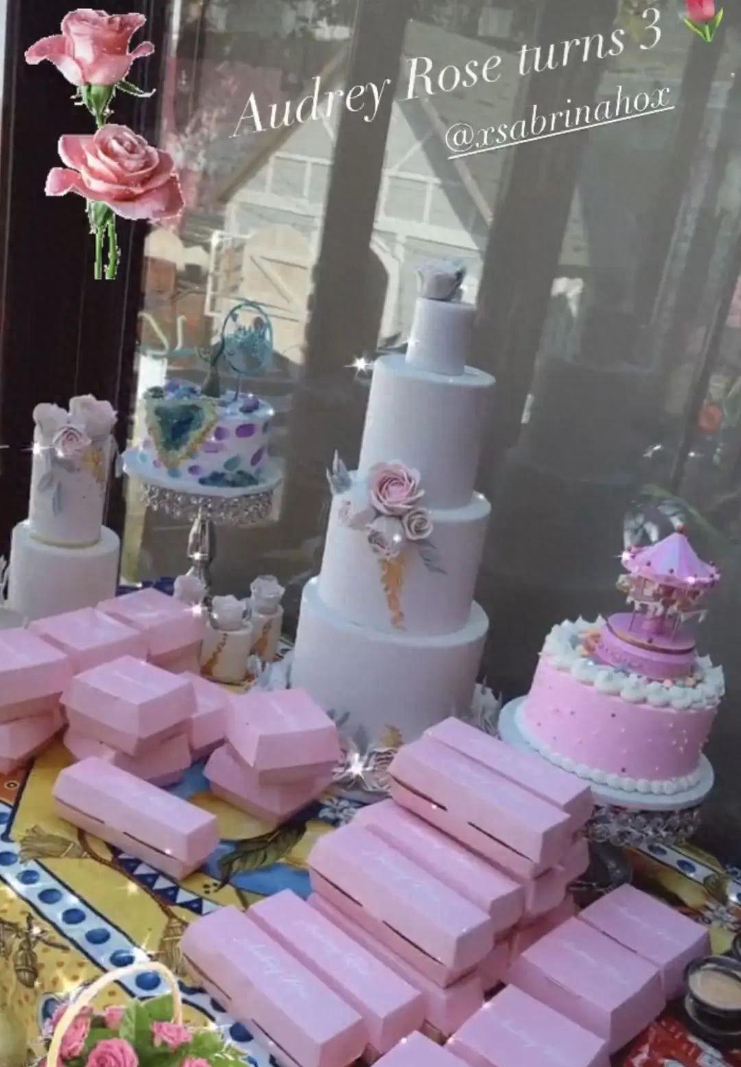 He Chaoying celebrated her daughter's birthday in a 500 million mansion, but Xi Mengyao rented a ...