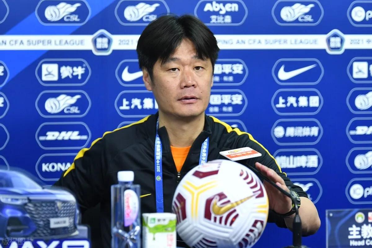 The new head coach of the Chinese national football team, Li Xiaopeng ...