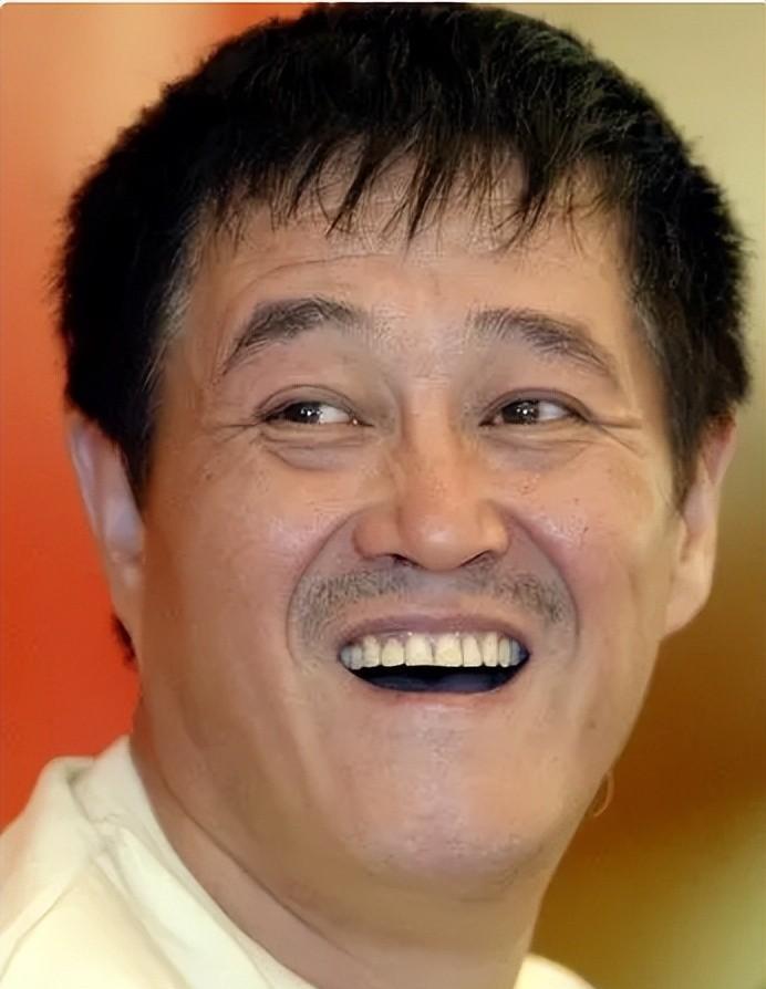 Zhao Benshan's bumpy life, from a street boy to a well-known sketch ...