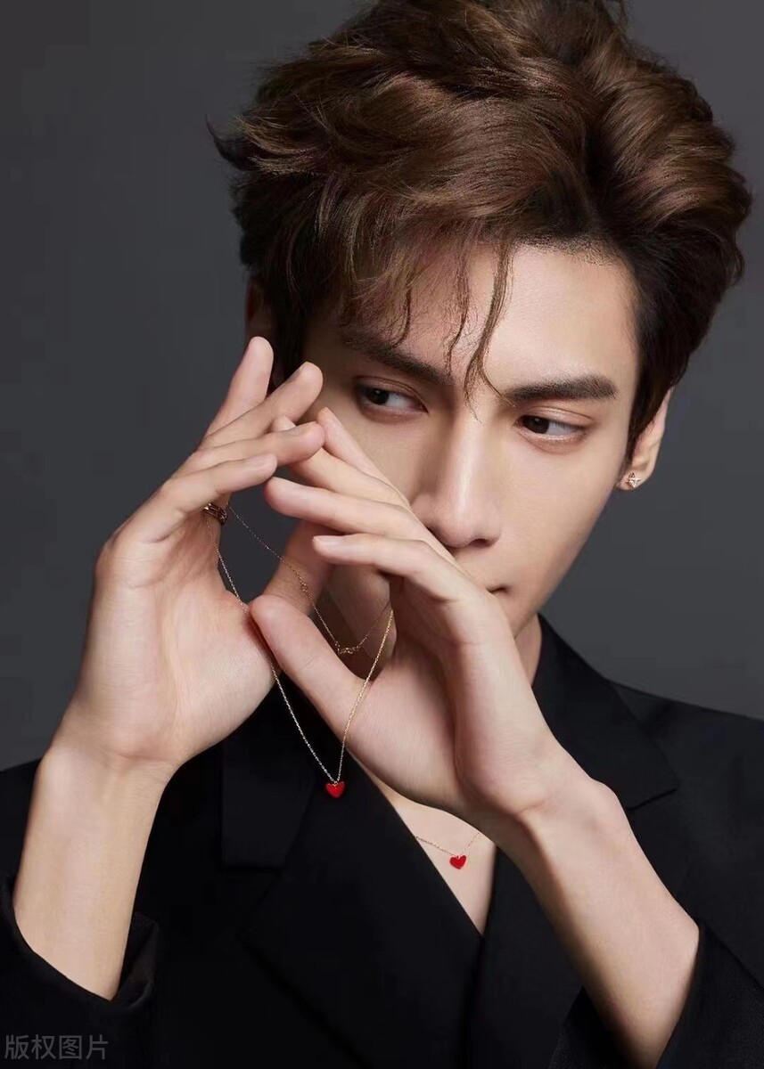 Luo Yunxi's good looks really make people unable to keep their eyes ...