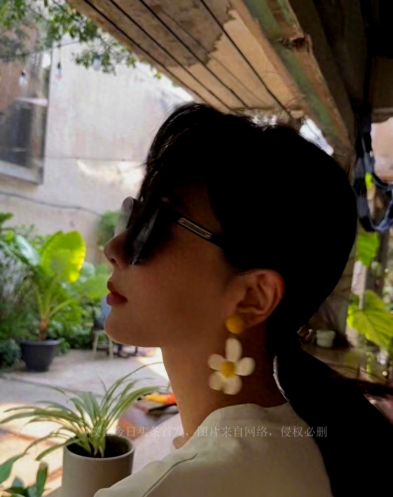 Yang Zi posted photos of her trip to Thailand, her impressive figure ...