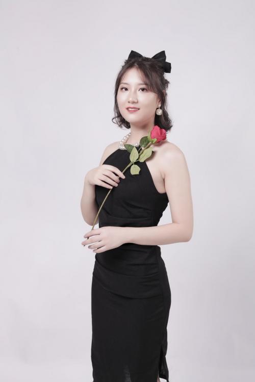 Model Zhang Linlin: Shine bright and forge your own path - iNEWS