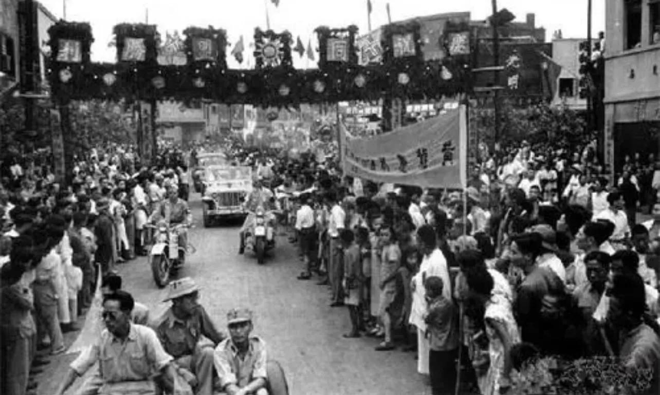 The Emperor surrendered on August 15, 1945.Facing the surrender message.What has happened ...