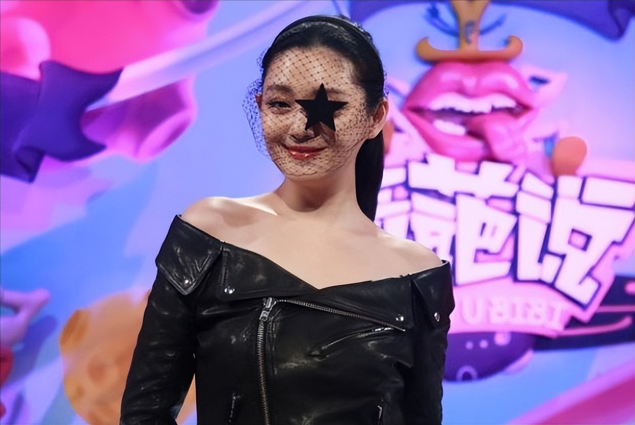 Big S's "one-eyed look" is probably only hers that thinks it is ...