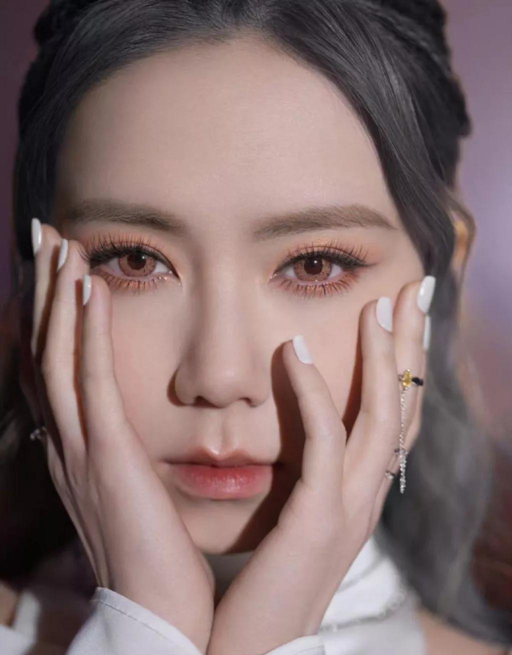 Deng Ziqi changed her name to Gloria and returned with a new album - iMedia