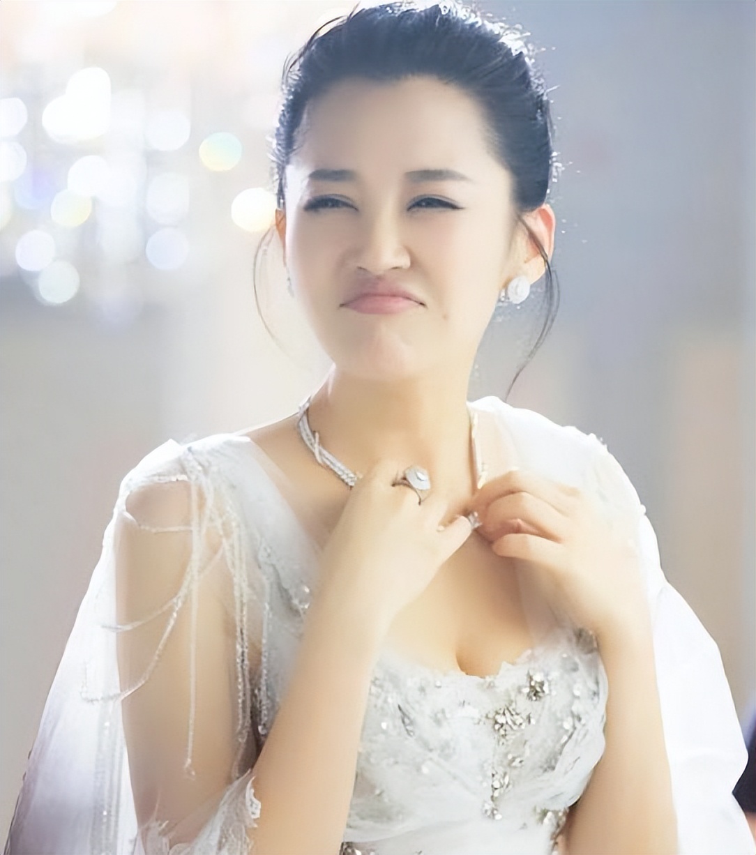 The 54-year-old Xu Qing still has her charm: she has a hot body and is ...