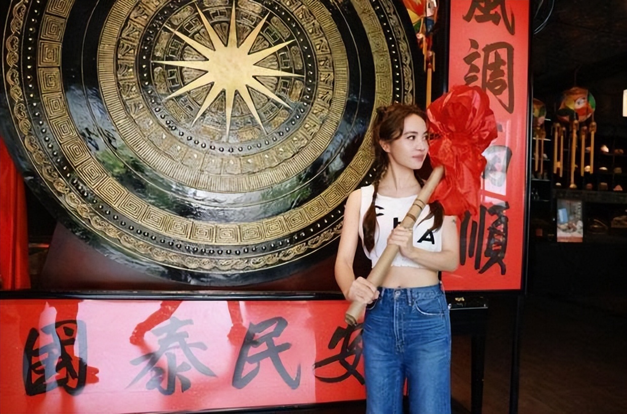 Jolin Tsai wears Zhuang costumes and braids to taste sweet and lovely ...
