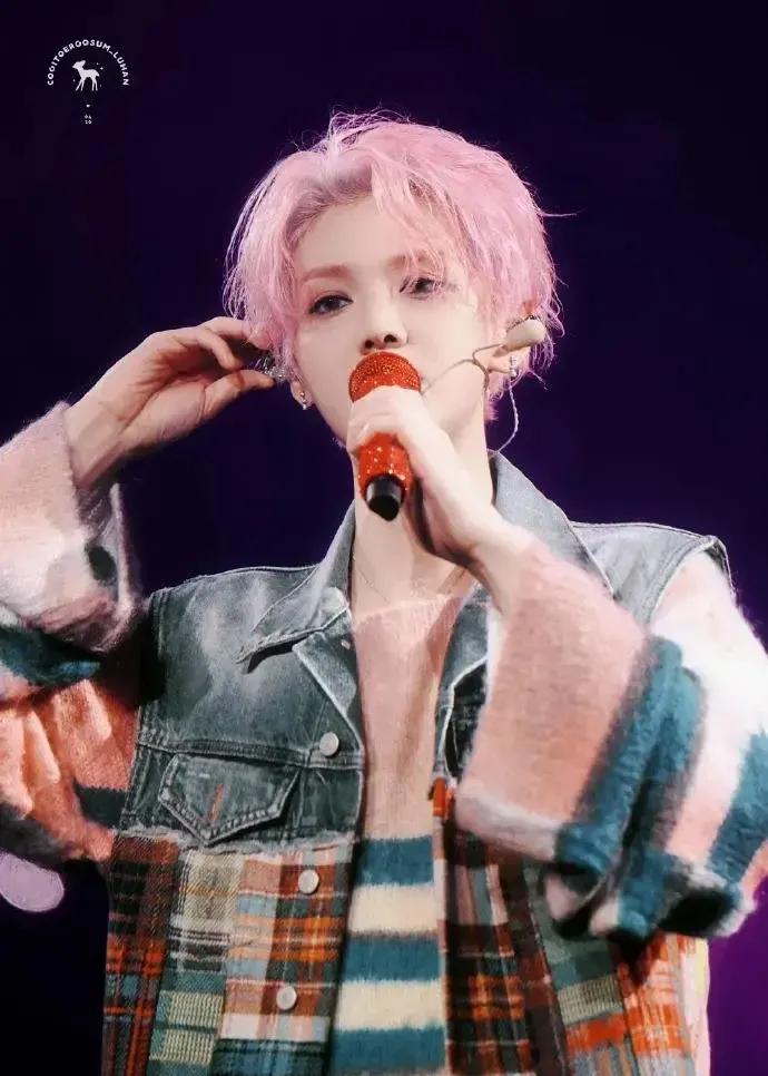 Lu Han looks so handsome in concert! - iNEWS