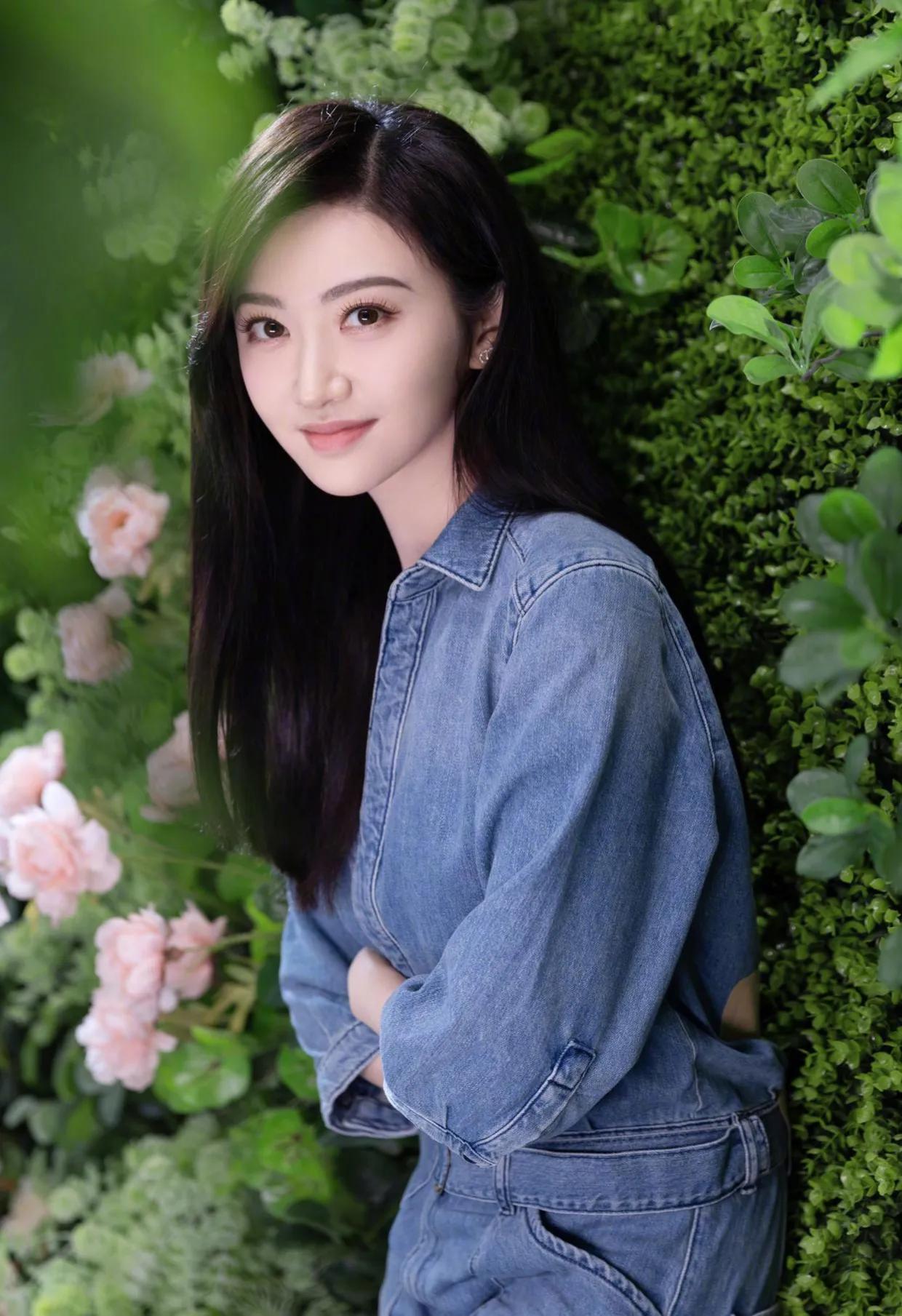 Jing Tian is the best looking and can be used as wallpaper - iNEWS