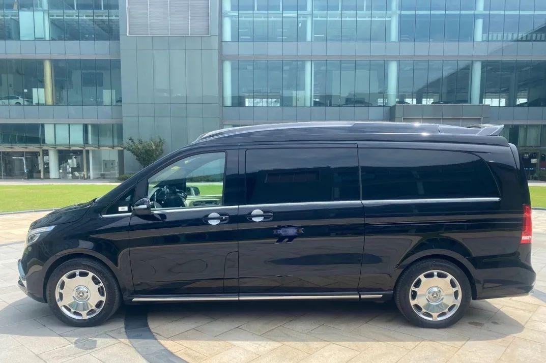22 models of Mercedes-Benz Vito, high-top Maybach version, such a ...