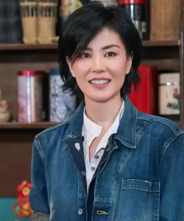 10 Female Celebrities With Flat Faces, But More and More - iNEWS