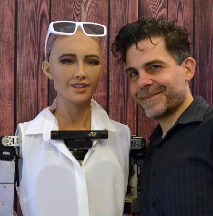 Japanese female robot was looted! The face is beautiful and can be ...