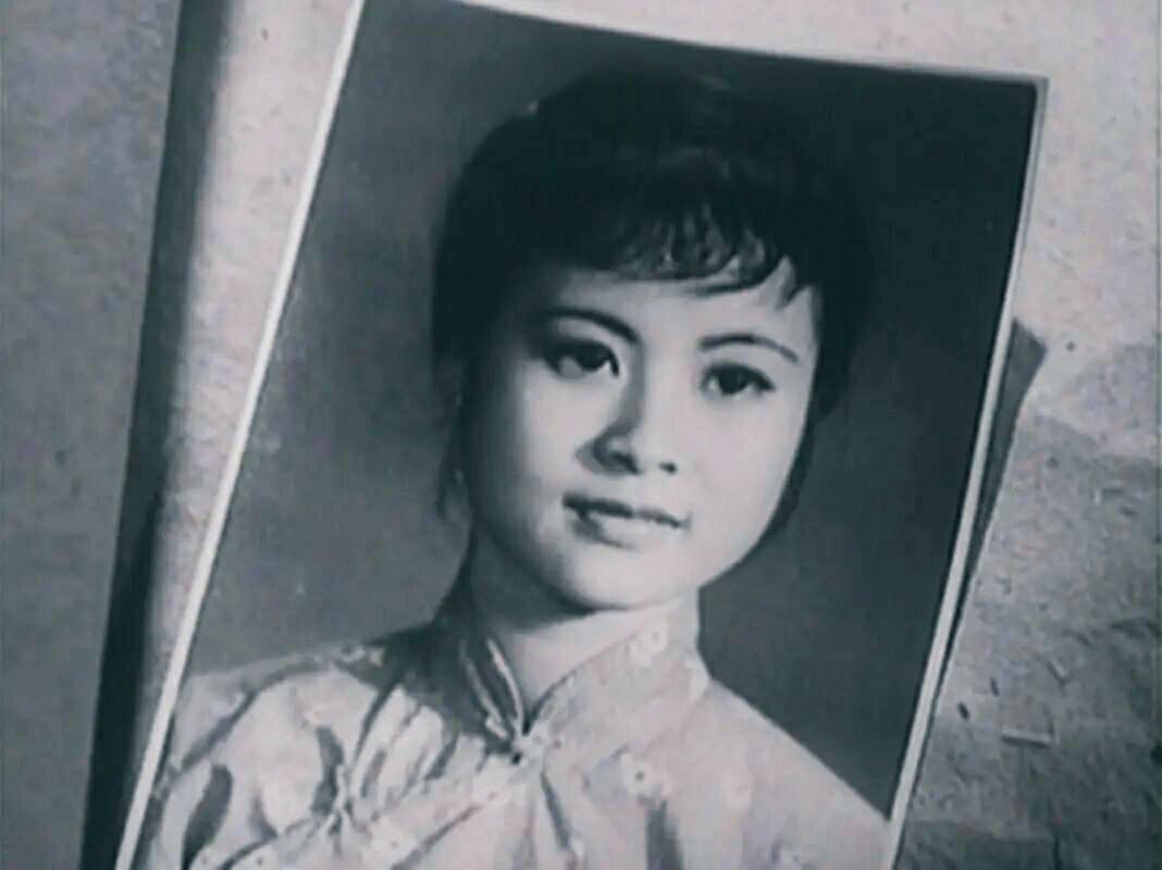 Li Yanling, a 76-year-old Guangzhou actor, is Kang Bo's mother in the play, but in reality she ...