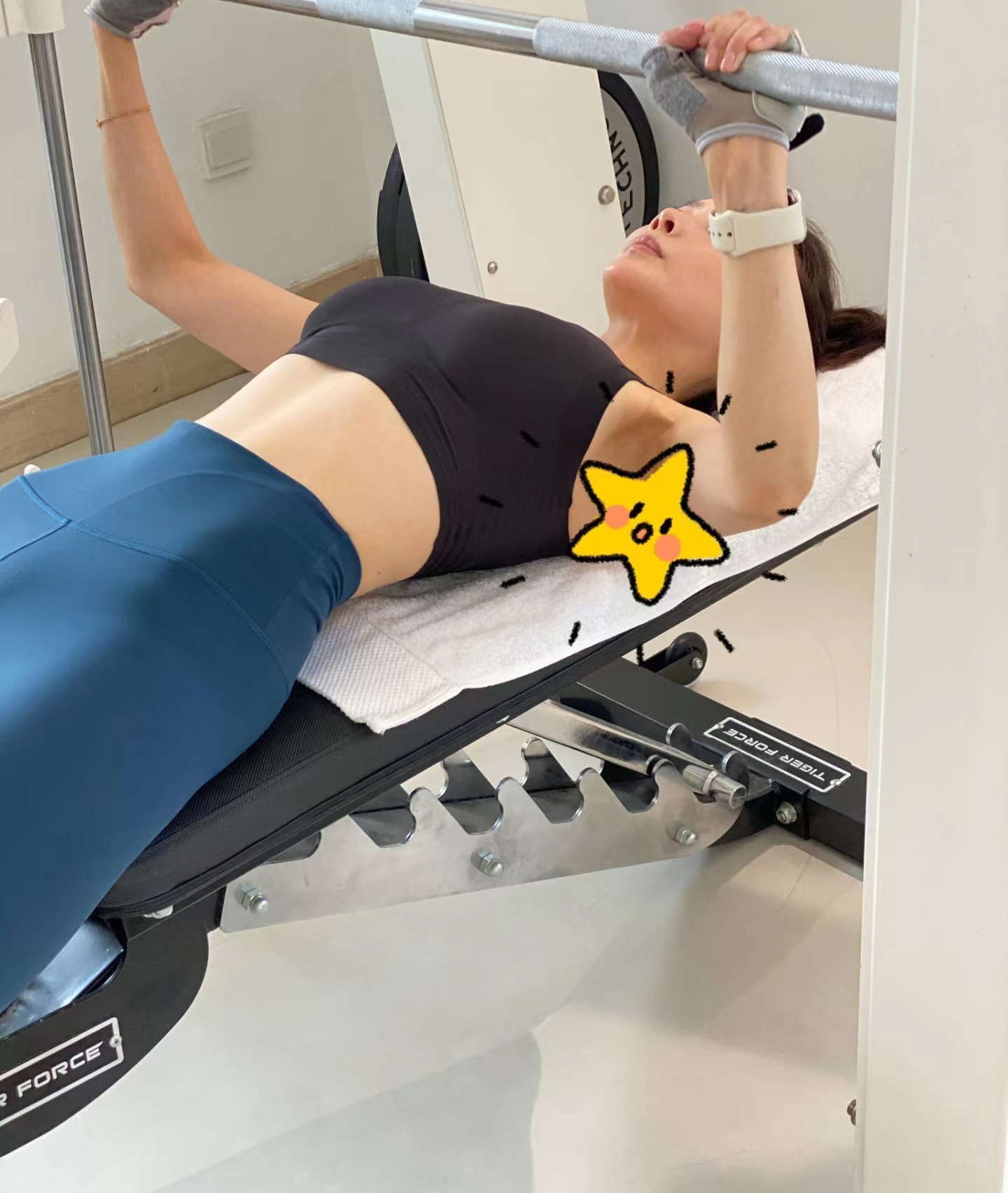 Actor Li Chun boldly shows fitness photos, and codes the awkward parts ...