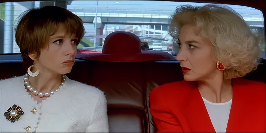 In "Love in High Heels", how does the film construct a complex plot ...