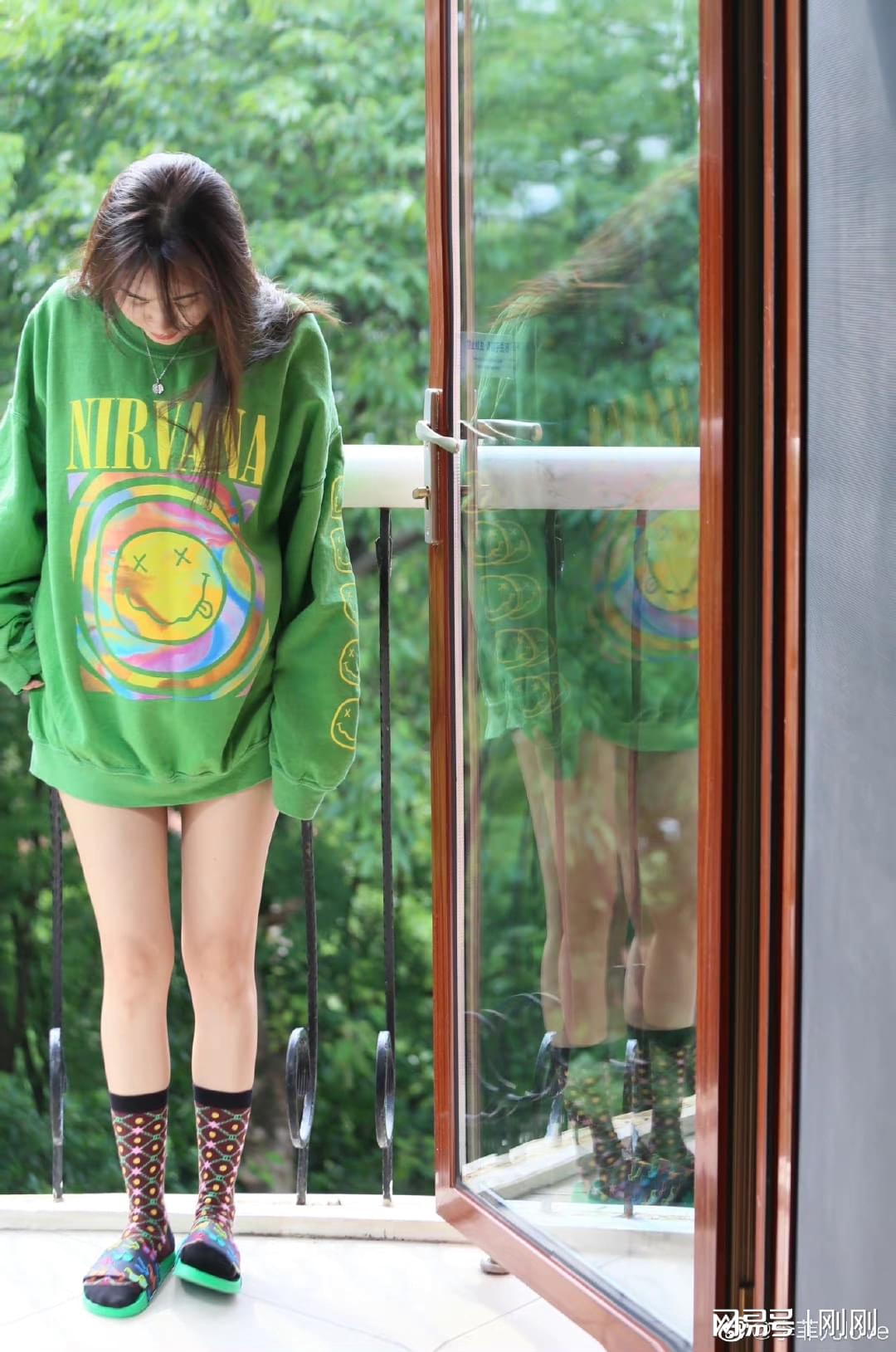 Bingqing Yujie Li Feier - iNEWS