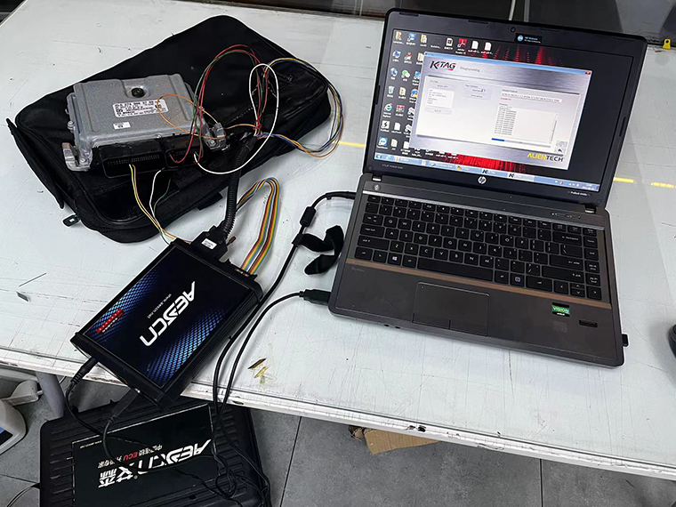 Mercedes-Benz V260L brush ECU to improve power lag, shift stumbling, perfect further - iNEWS