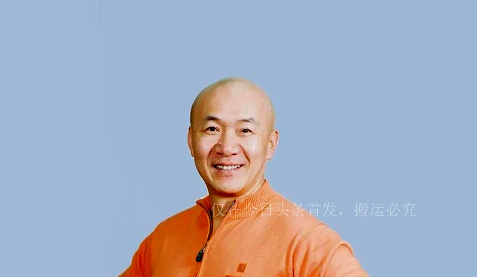 Do you remember the bald comedian Fu Ziming? At that time, a song in Shanghainese was very ...