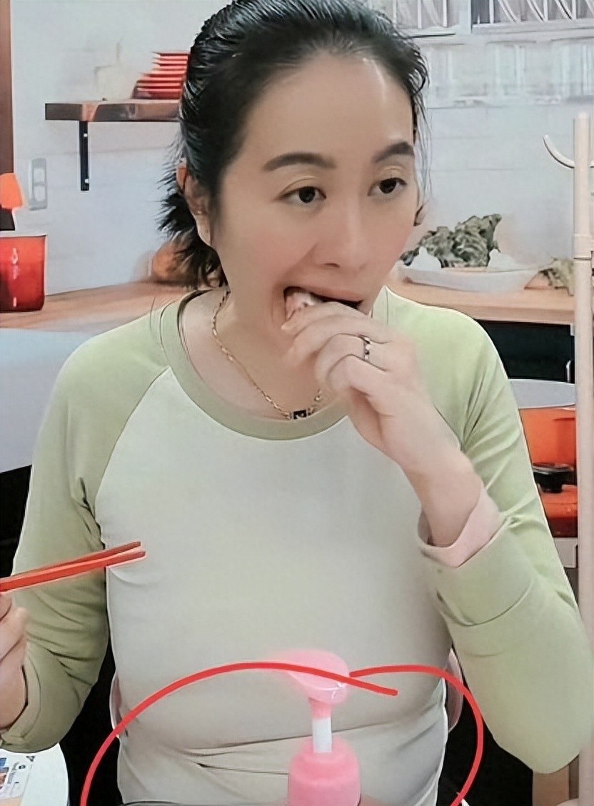 Michelle Ye started a live broadcast to sell goods, "missing points ...