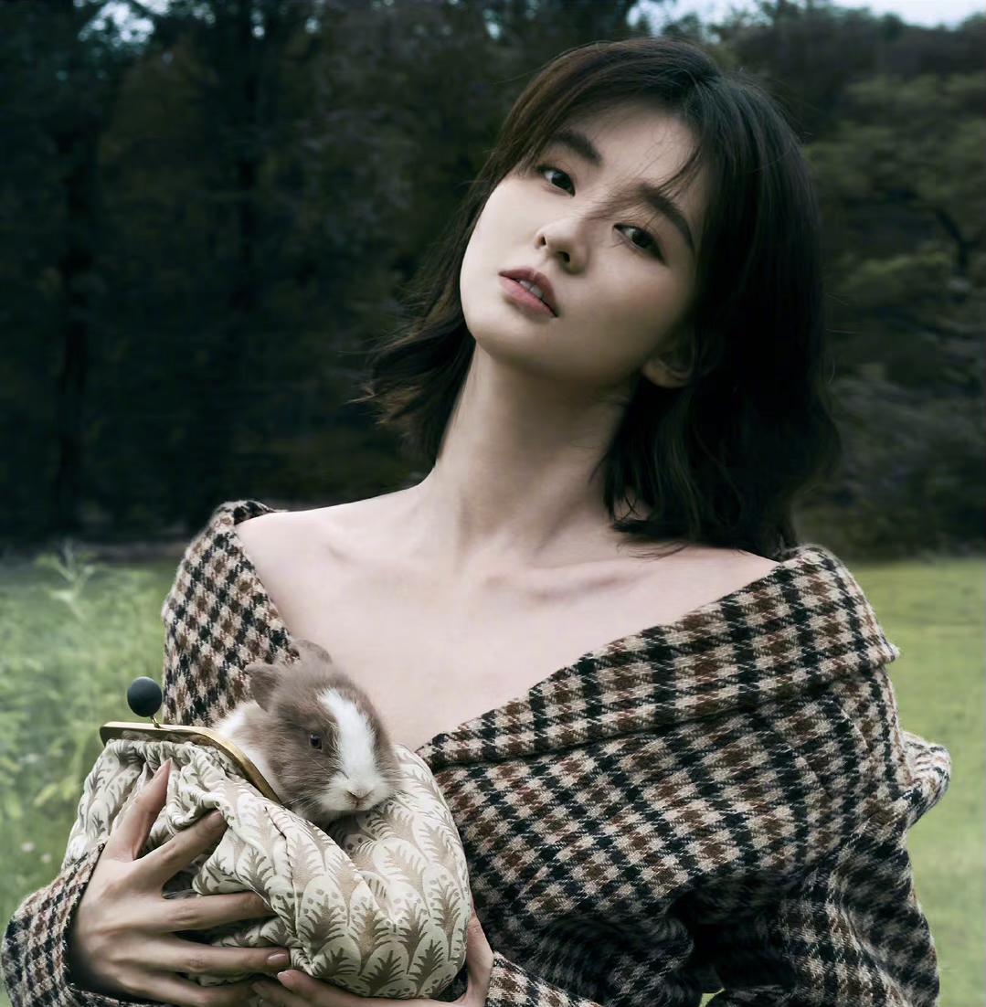 Zhao Liying, Luo Yunxi, Wu Qian, Bai Yu, Ni Ni, Qiao Xin, Wang Xiaochen - iNEWS