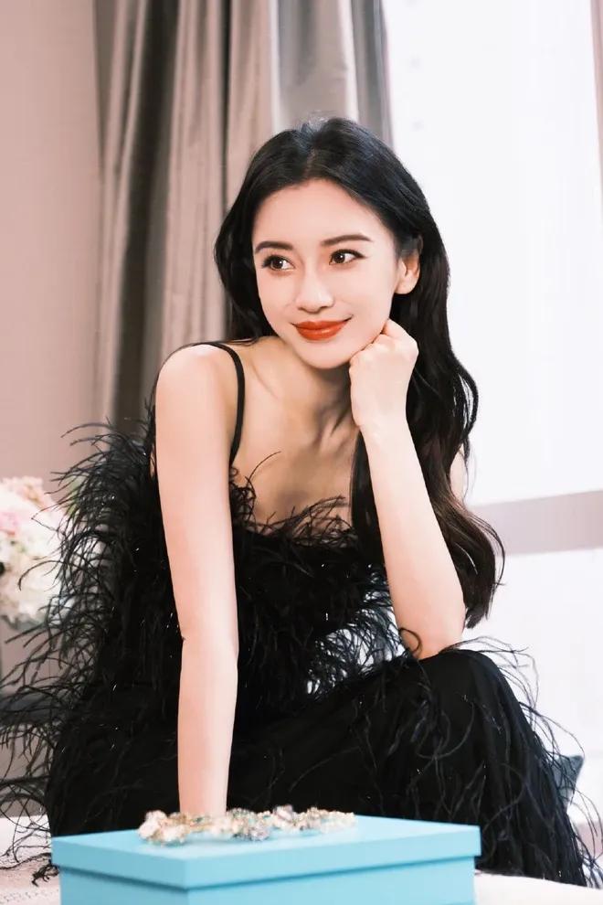Angelababy dazzles in 3 beautiful looks, gets special treatment again ...