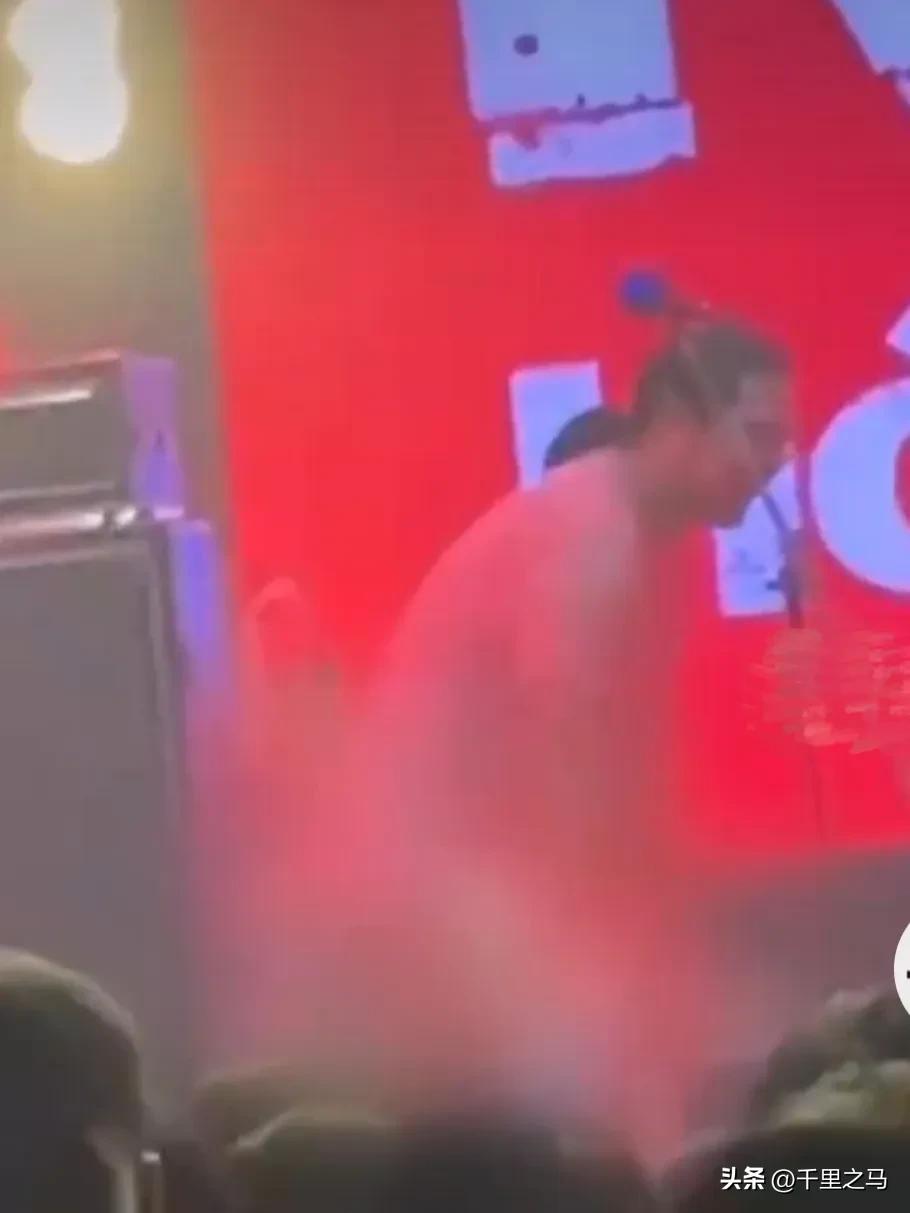 too crazy! The band took off their pants in public - iMedia