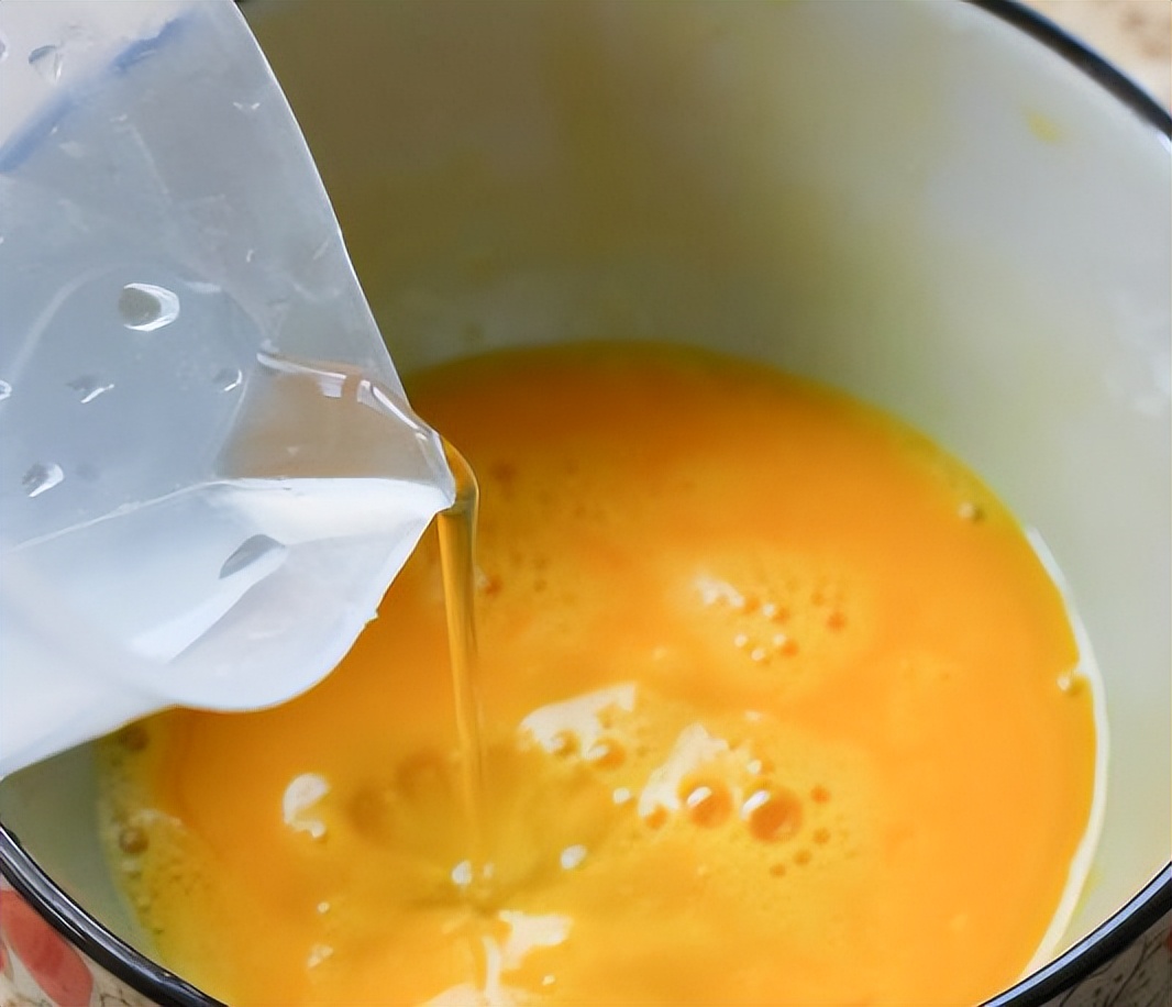 "Boiling eggs with boiled water" drops sesame oil, if you keep drinking ...