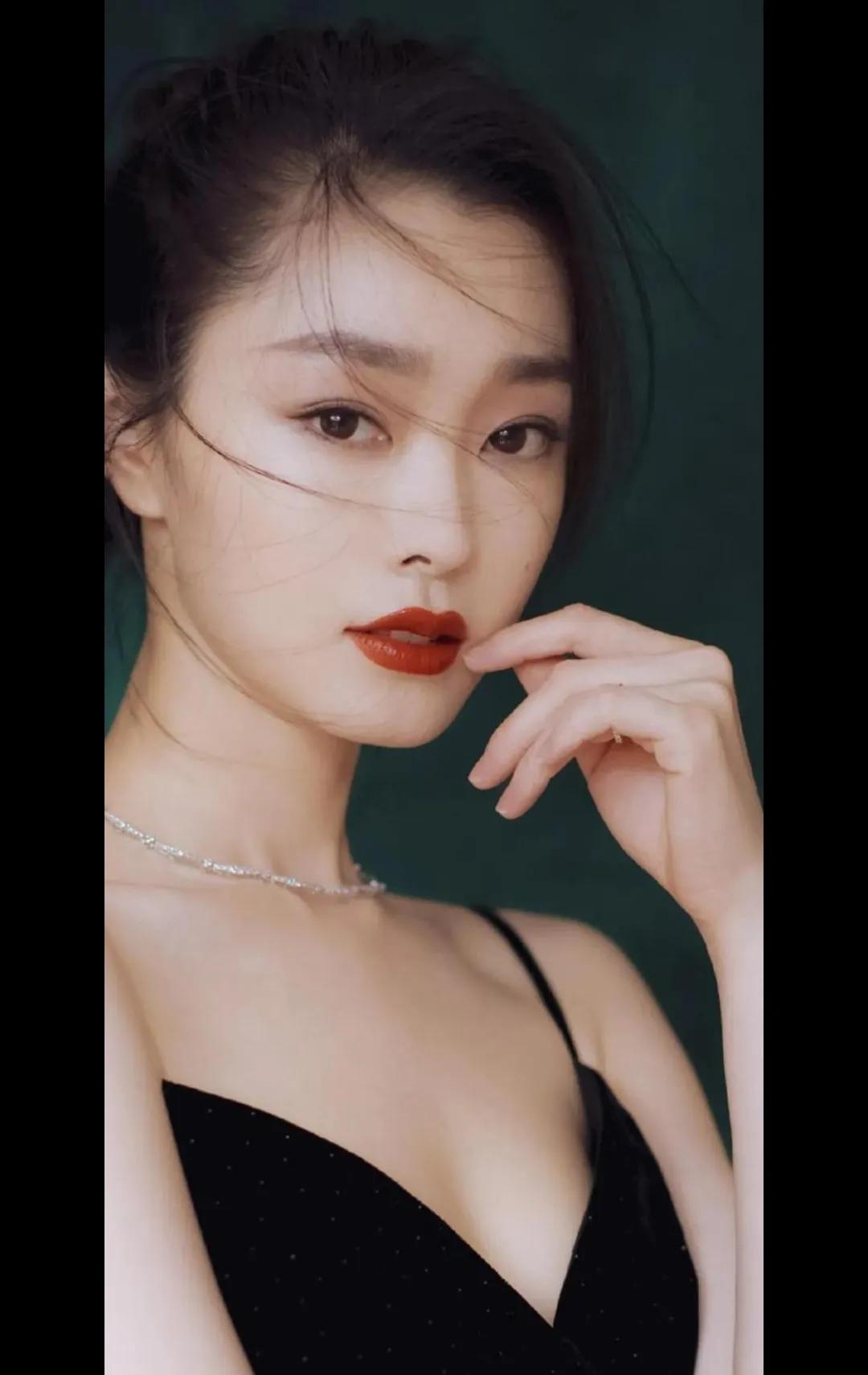 Sexy, charming and compelling Song Yi photo - iMedia