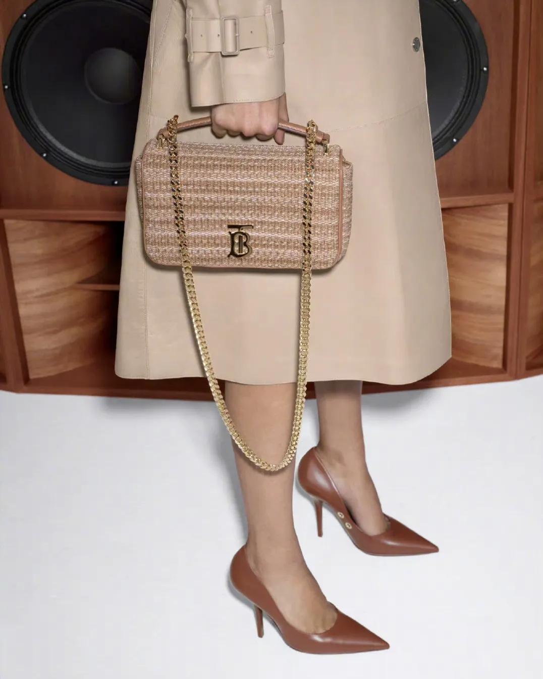 Burberry Women's Spring/Summer 2022 Collection - iNEWS