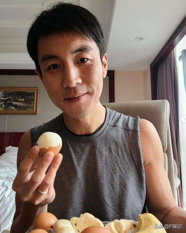 TVB actor Tan Junyan is filming in the mainland, and his family supports video calls with his ...