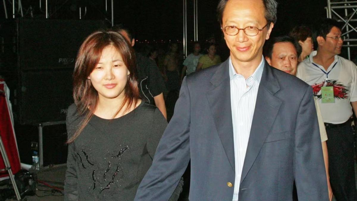 Rumor has it that Fu Mingxia and her 71-year-old rich husband broke their marriage! A family ...