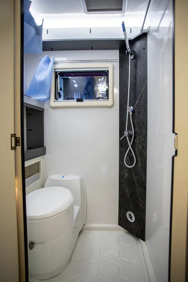 Lanzhong free gun RV with four-wheel drive, C-book driving, extra-large ...