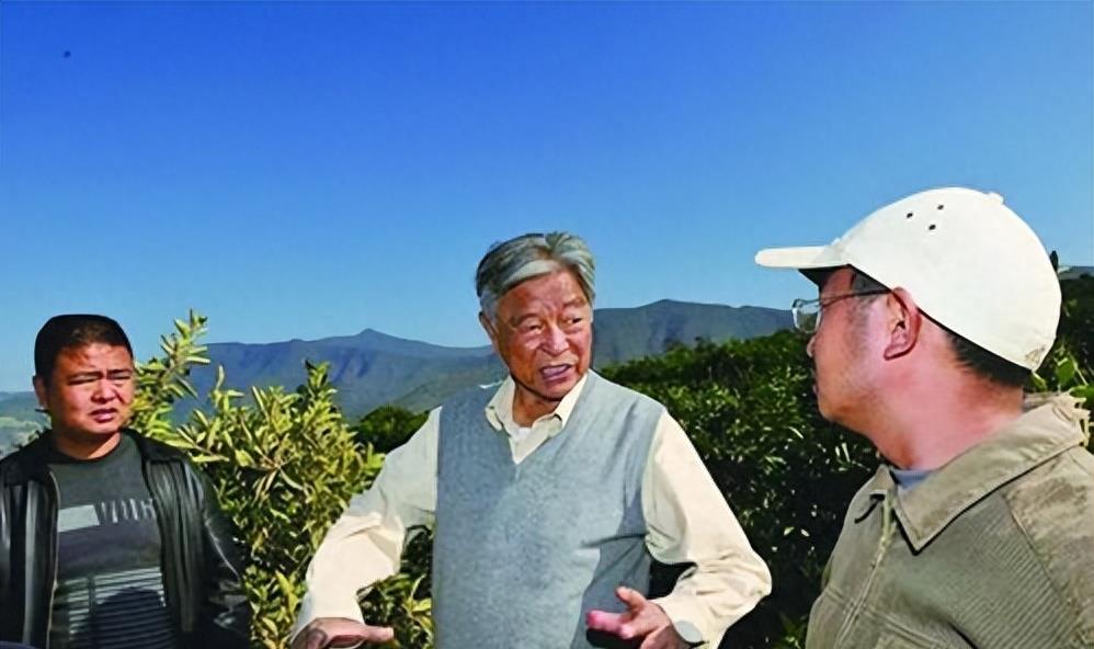 In 1979, 51-year-old Chu Shijian became the director of a cigarette factory. He was ostracized ...