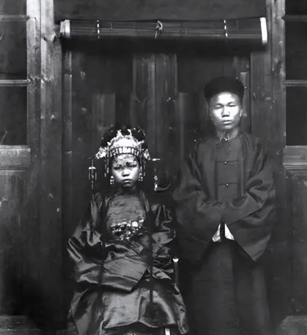 Li Zhen: From the child bride to the founding major general, she ...