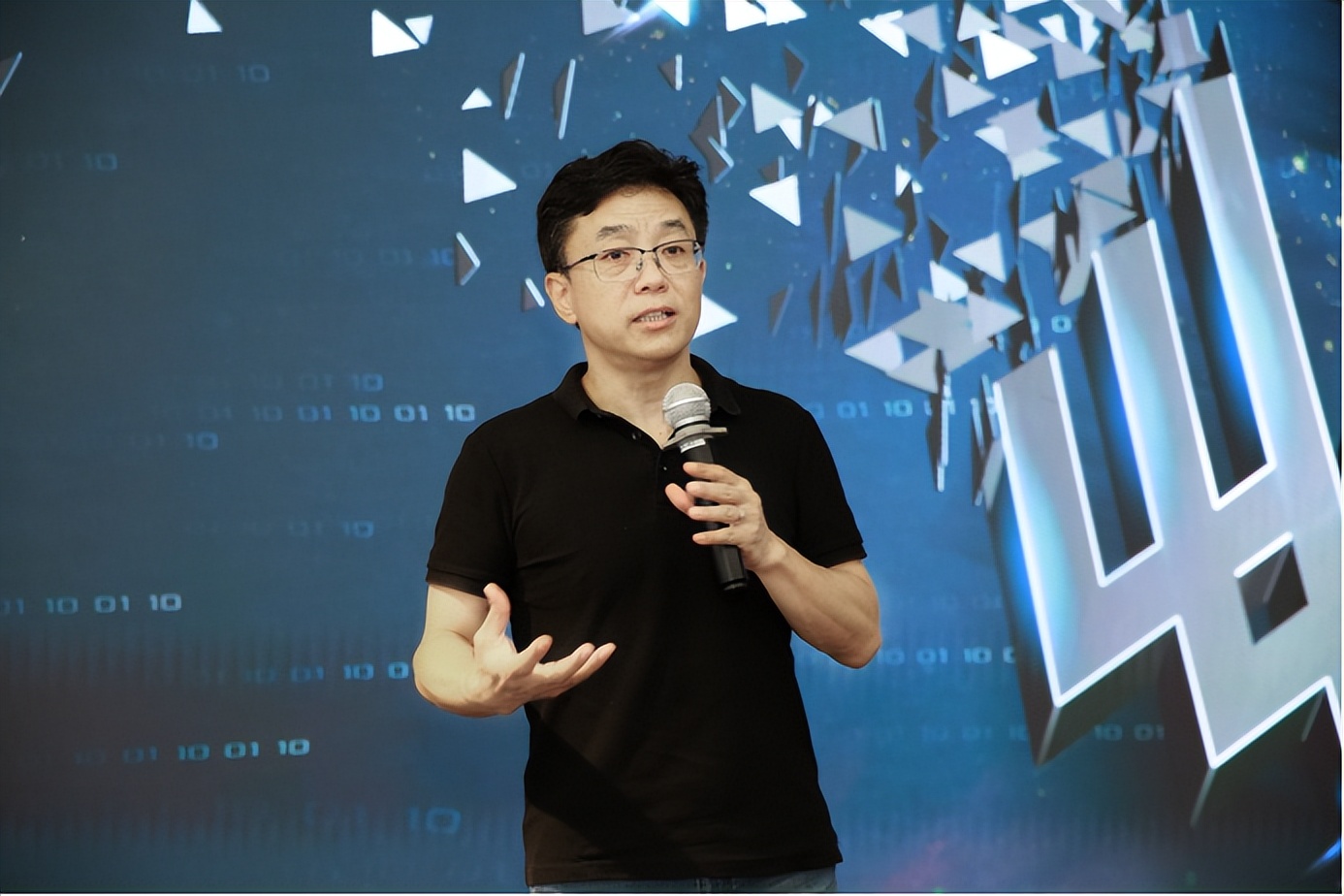 "Langfeng walks together, famous enterprises explore camps" digital twin industry exchange walks ...