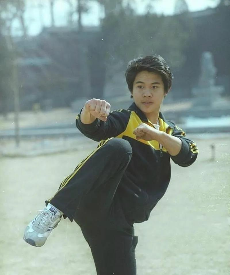 Jet Li abandoned Huang Qiuyan and married Li Zhi. Now he wants to ...