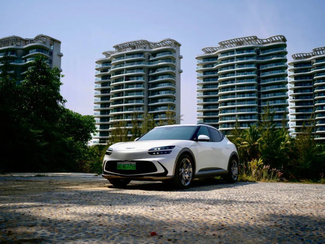 Genesis GV60: two sides of a rotating crystal ball - iMedia