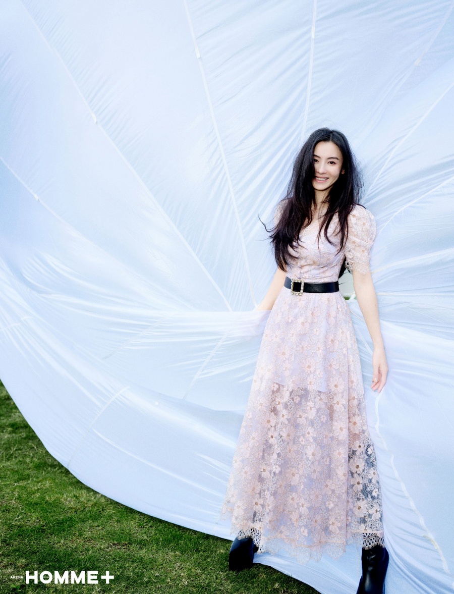 Cecilia Cheung's latest cover blockbuster released to enjoy the late ...