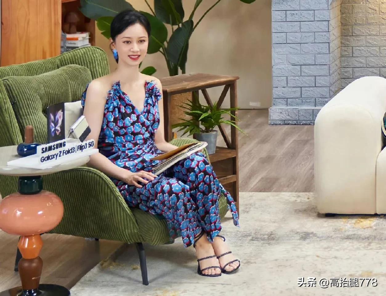 Ni Hongjie|Wang Luodan|Zhou Dongyu|Wang Xiaochen's slender legs - iNEWS