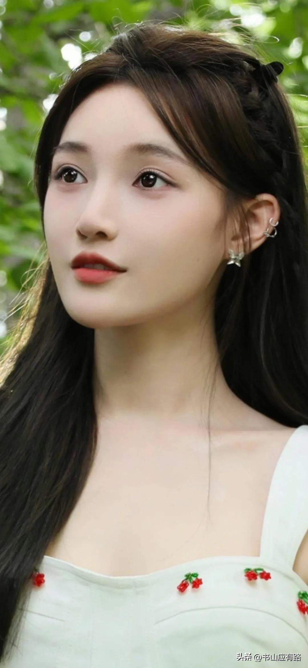 Nan Sheng: What does the beautiful girl who is the originator of the Internet celebrity look ...