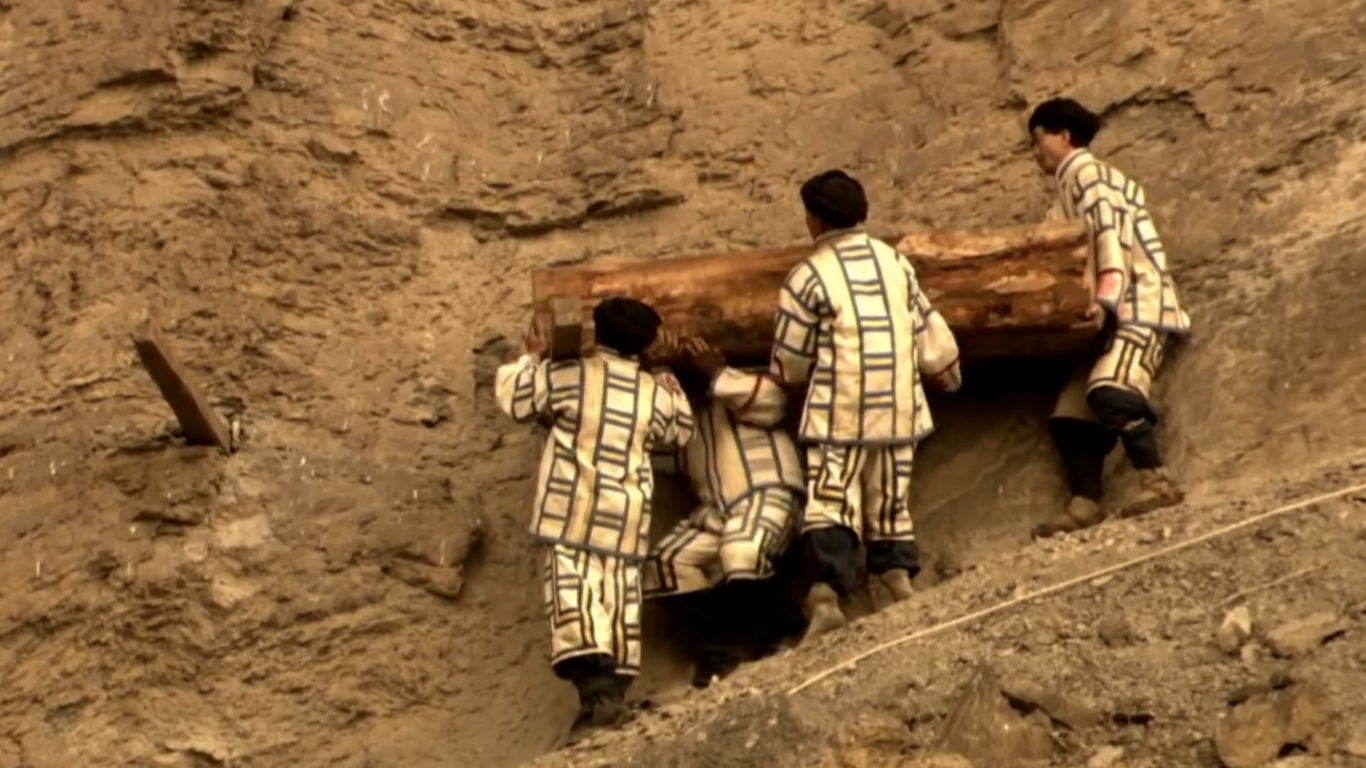 1,000 years ago, the Bo people hang their coffins and their heads are ...