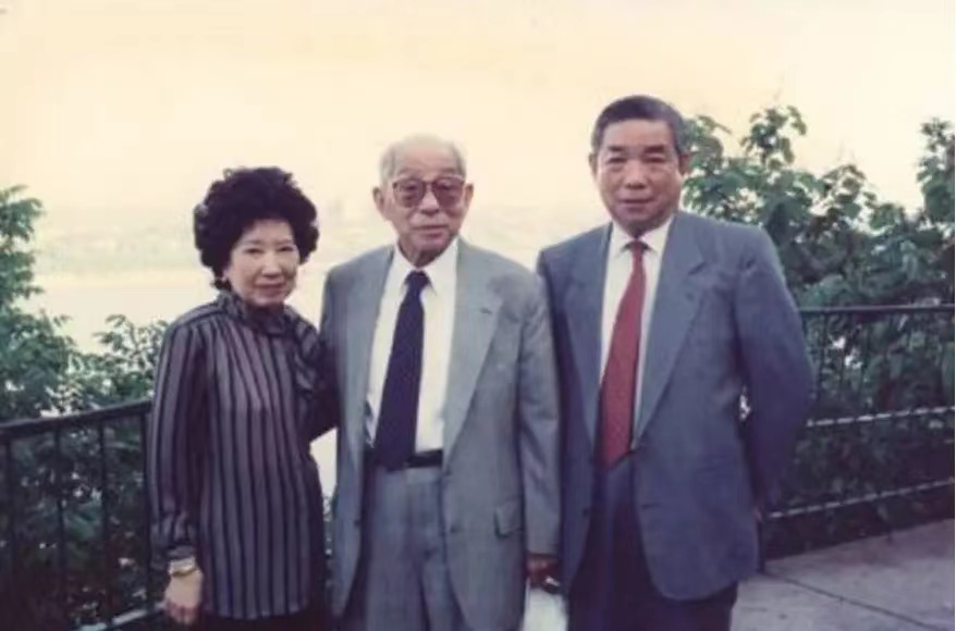 Zhang Xueliang regained his freedom at the age of 90. He immediately ...