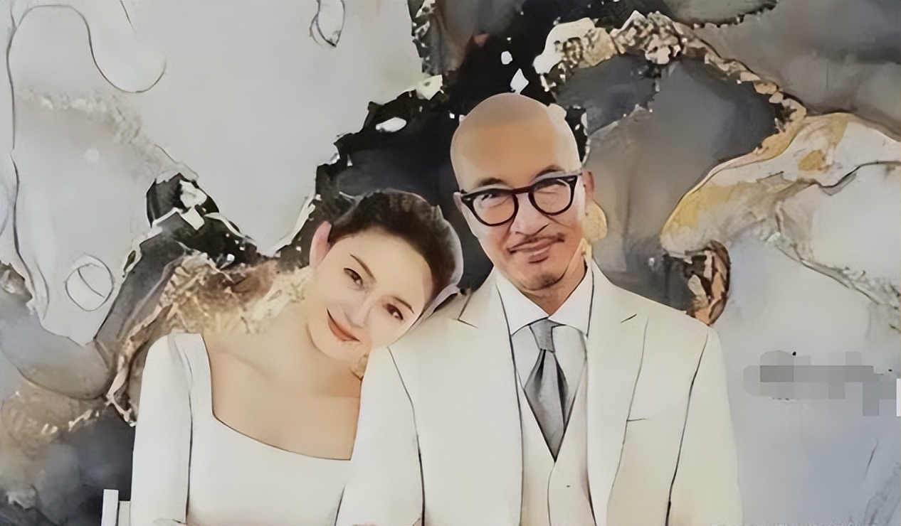 Little S and Gu Junye are dancing hotly, but big S is eating calmly ...