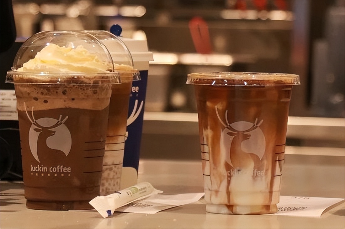 With a cup of coffee and half a cup of ice, Ruixing can save a few ...