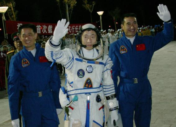 Yang Liwei heard a "knock on the door" in space, and the mystery was ...
