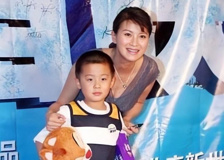 Shi Lanya and Liu Bin divorced for 23 years. She married Li Youbin for ...