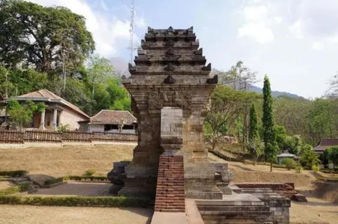 The ancient kingdom of Indonesia, the Sriwijayayavarman Dynasty, is a ...