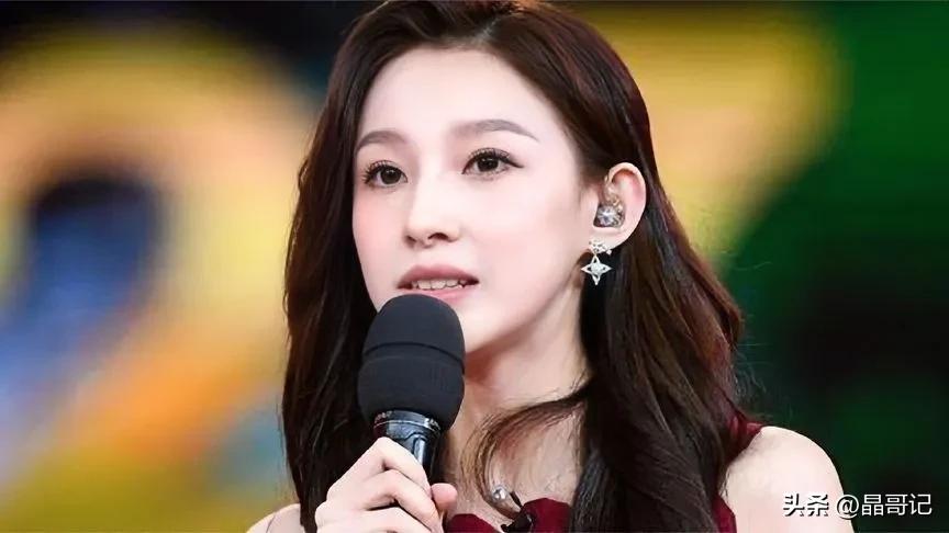 The photo of Mrs. Yang and Wang Jiaer caused controversy! Fingers ...