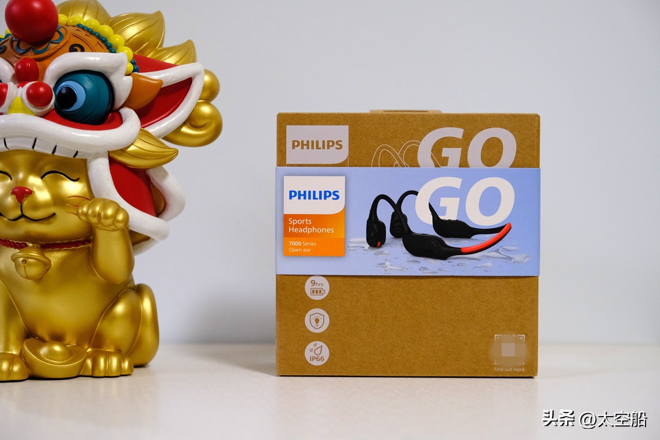 Accompanying music, travel safely, Philips A7607 bone conduction sports ...