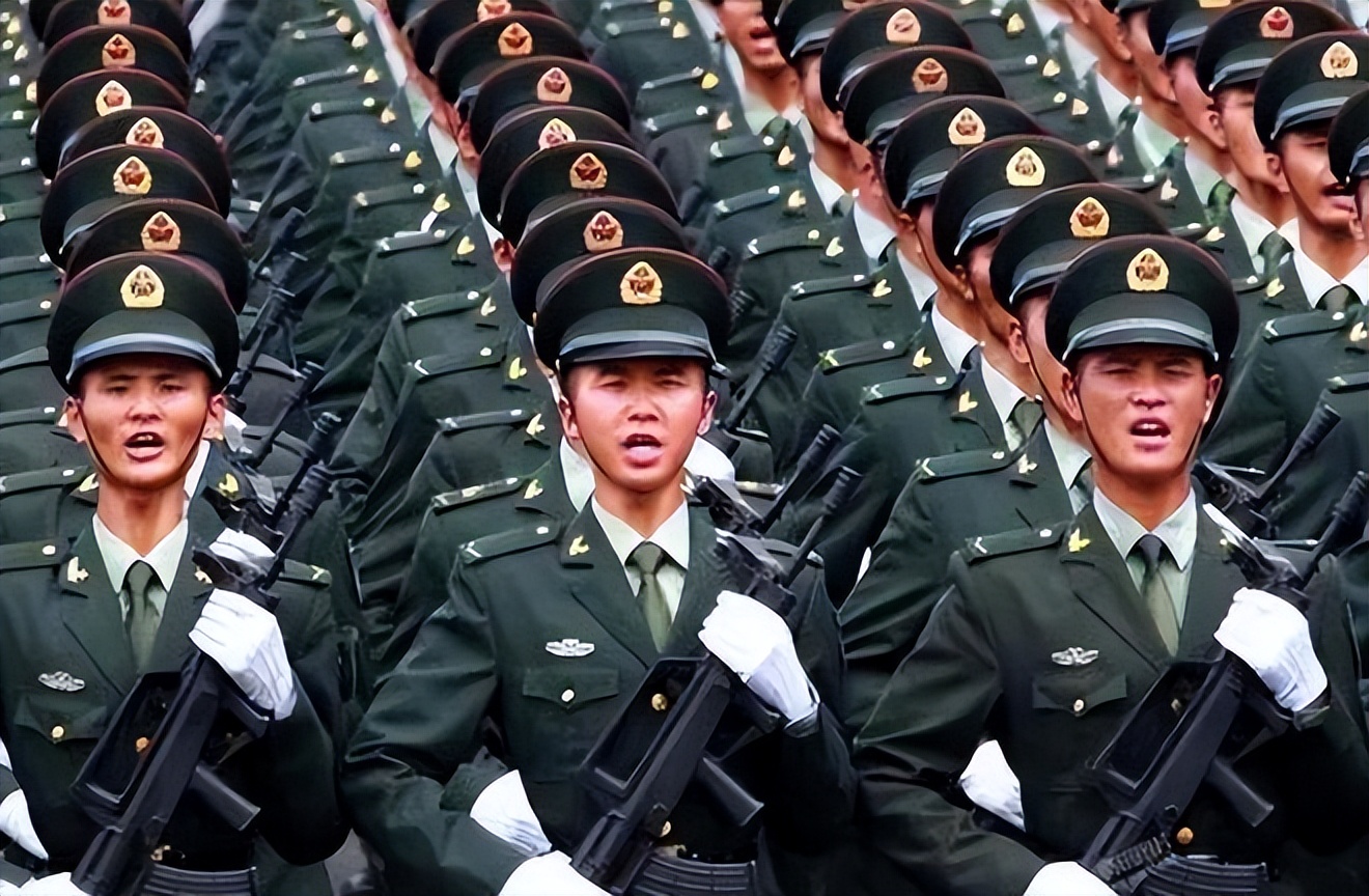 The deputy commander of the army and the chief of staff of the division ...